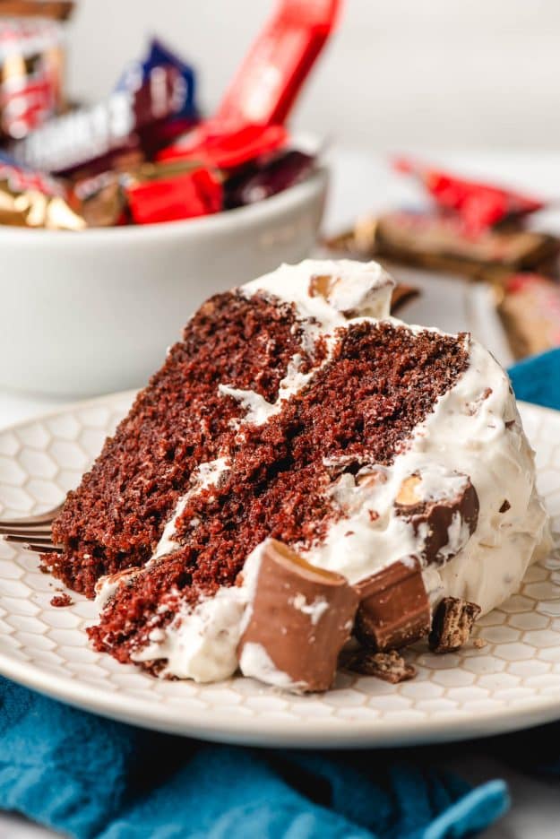 Chocolate Candy Bar Cake | NeighborFood