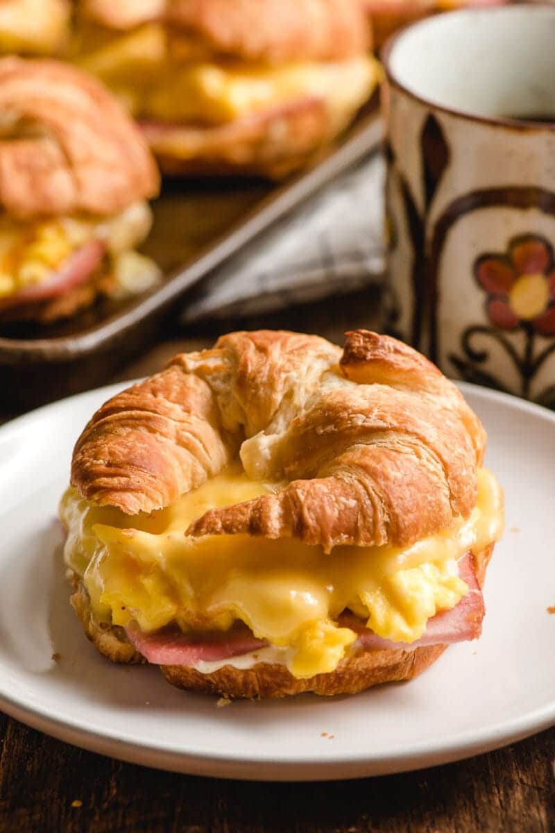 Breakfast Croissant Sandwiches with Ham and Cheese - NeighborFood