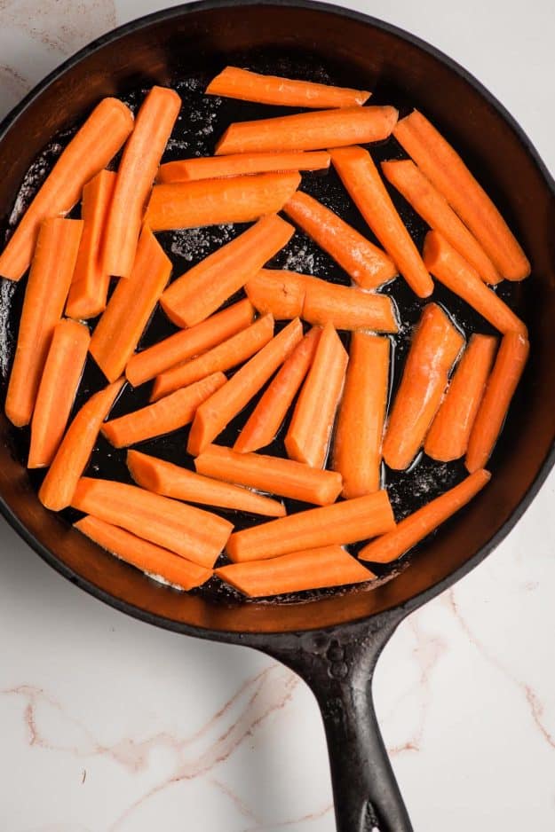 Easy Carrot Saute with Honey and Thyme - NeighborFood